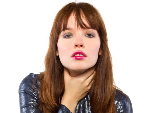 Raucité : quelles sont les causes de la voix rauque (aiguë et chronique ...